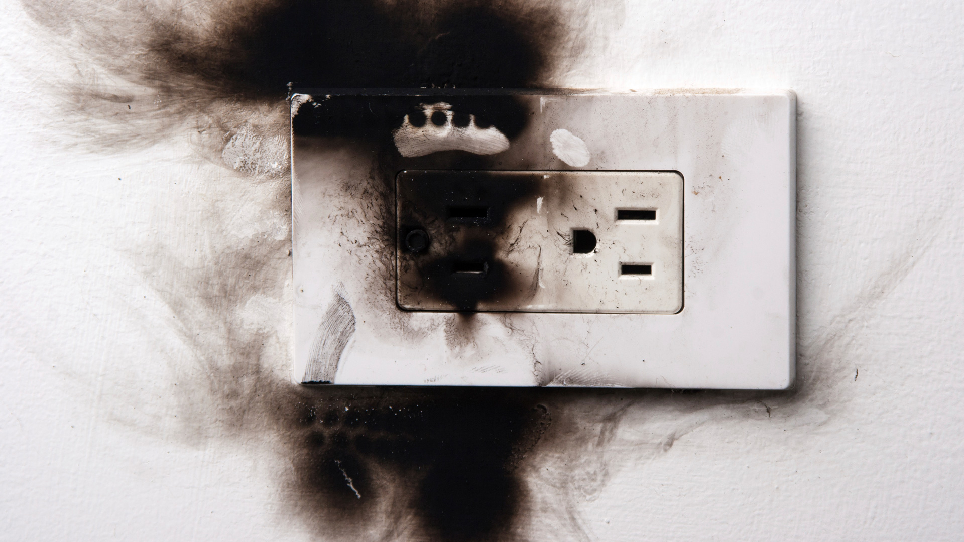 Electrician Safety Guide: 2 Causes of Burnt or Melted Outlet